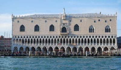 Palacio - Qué es, ejemplos, definición y concepto