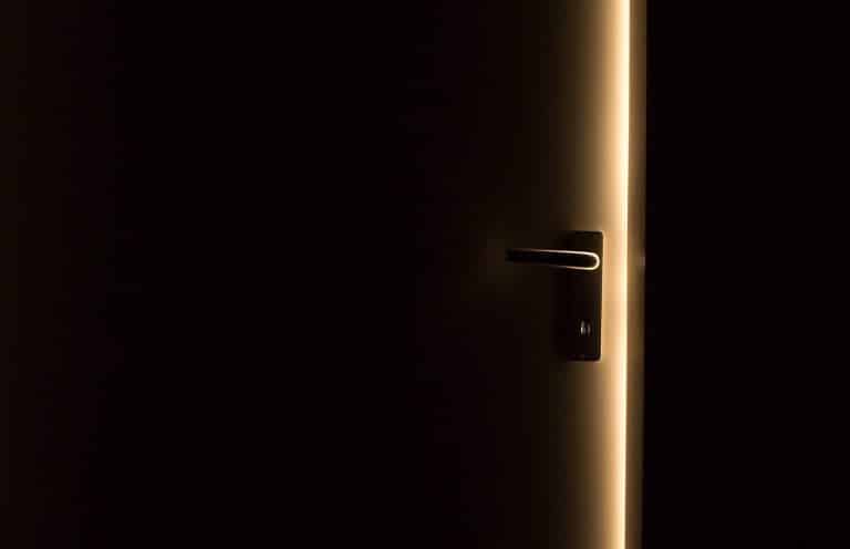 Resquicio - Qué es, ejemplos, definición y concepto