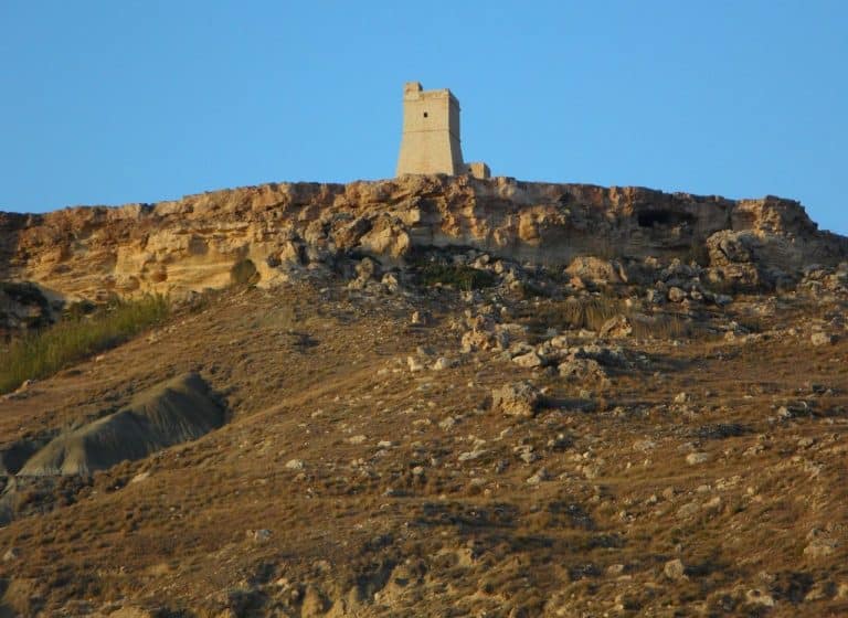 Atalaya - Qué es, definición, ejemplos y usos