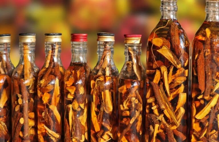 Alcanfor - Qué es, etimología, historia, usos, propiedades y aplicaciones